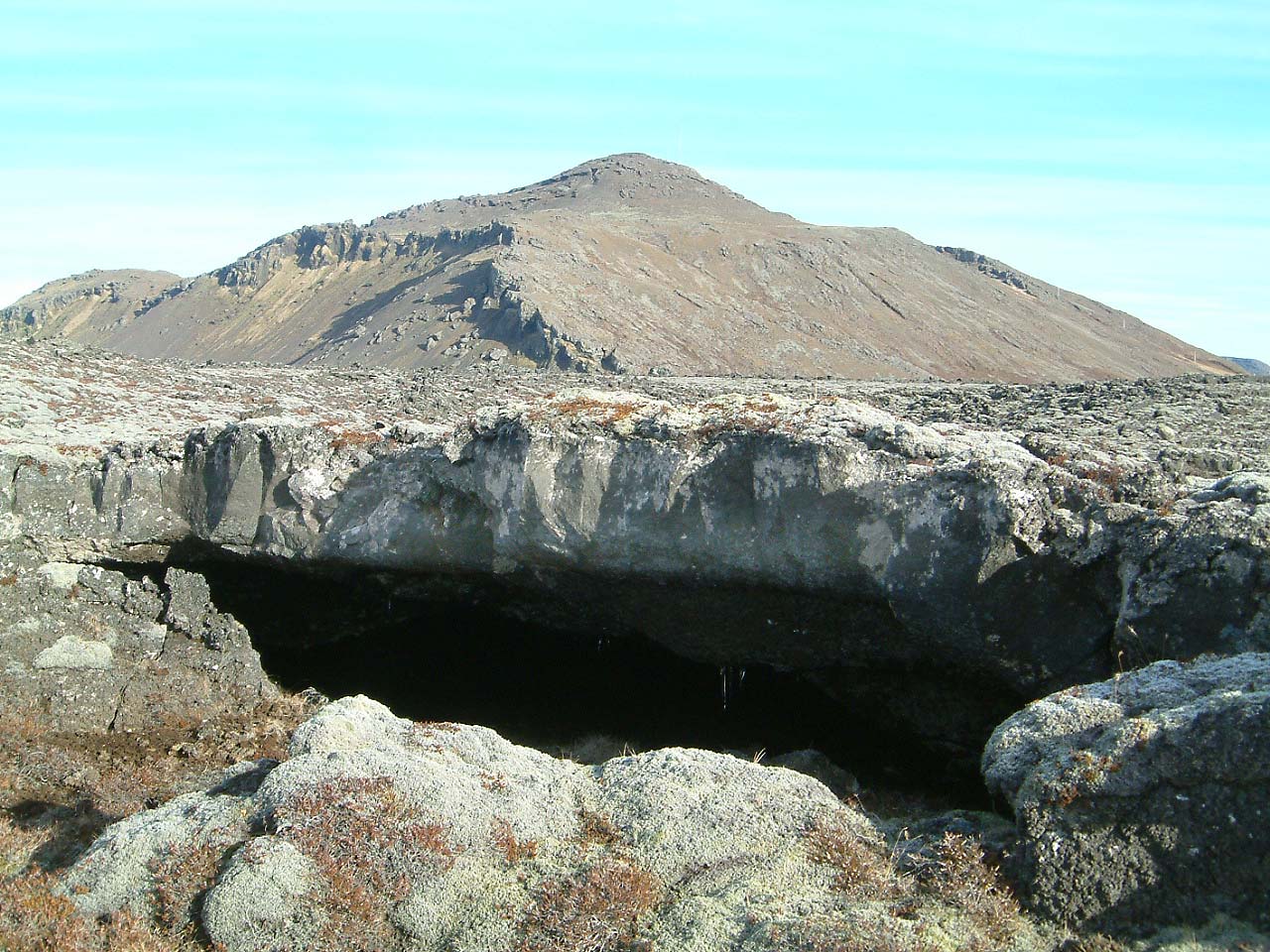 Bæjarfell – Arnarfell – Dýrfinnuhellir – Ferlir